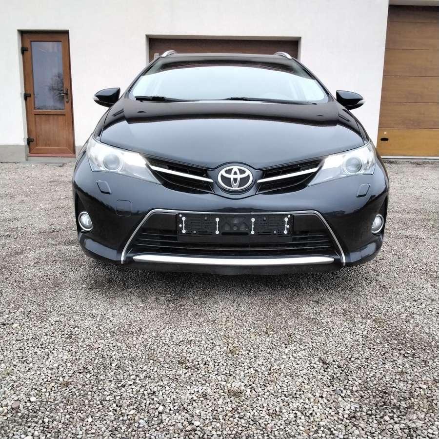 Blue Toyota Auris 2014 in Alytus, with an engine capacity of 1.60 L and mileage of 187 thousand km for 7800 €, photo 4 on AUTOMOTO.COM.LV