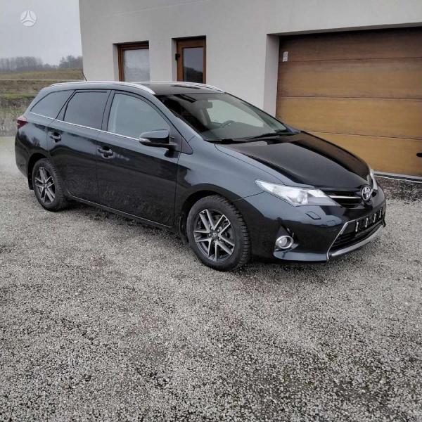 Blue Toyota Auris 2014 in Alytus, with an engine capacity of 1.60 L and mileage of 187 thousand km for 7800 €, photo 7 on AUTOMOTO.COM.LV