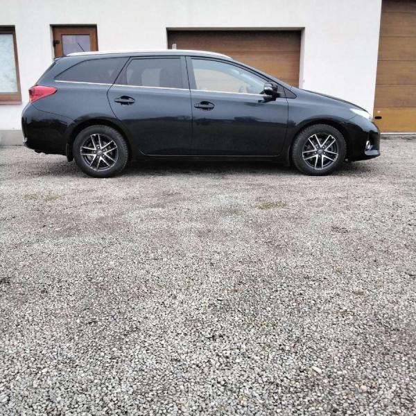 Blue Toyota Auris 2014 in Alytus, with an engine capacity of 1.60 L and mileage of 187 thousand km for 7800 €, photo 9 on AUTOMOTO.COM.LV