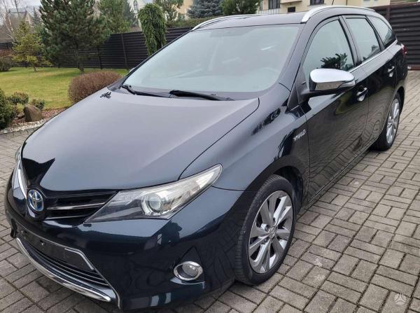 Blue Toyota Auris 2014 in Panevezys, with an engine capacity of 1.80 L and mileage of 241 thousand km for 7900 €, photo 3 on AUTOMOTO.COM.LV