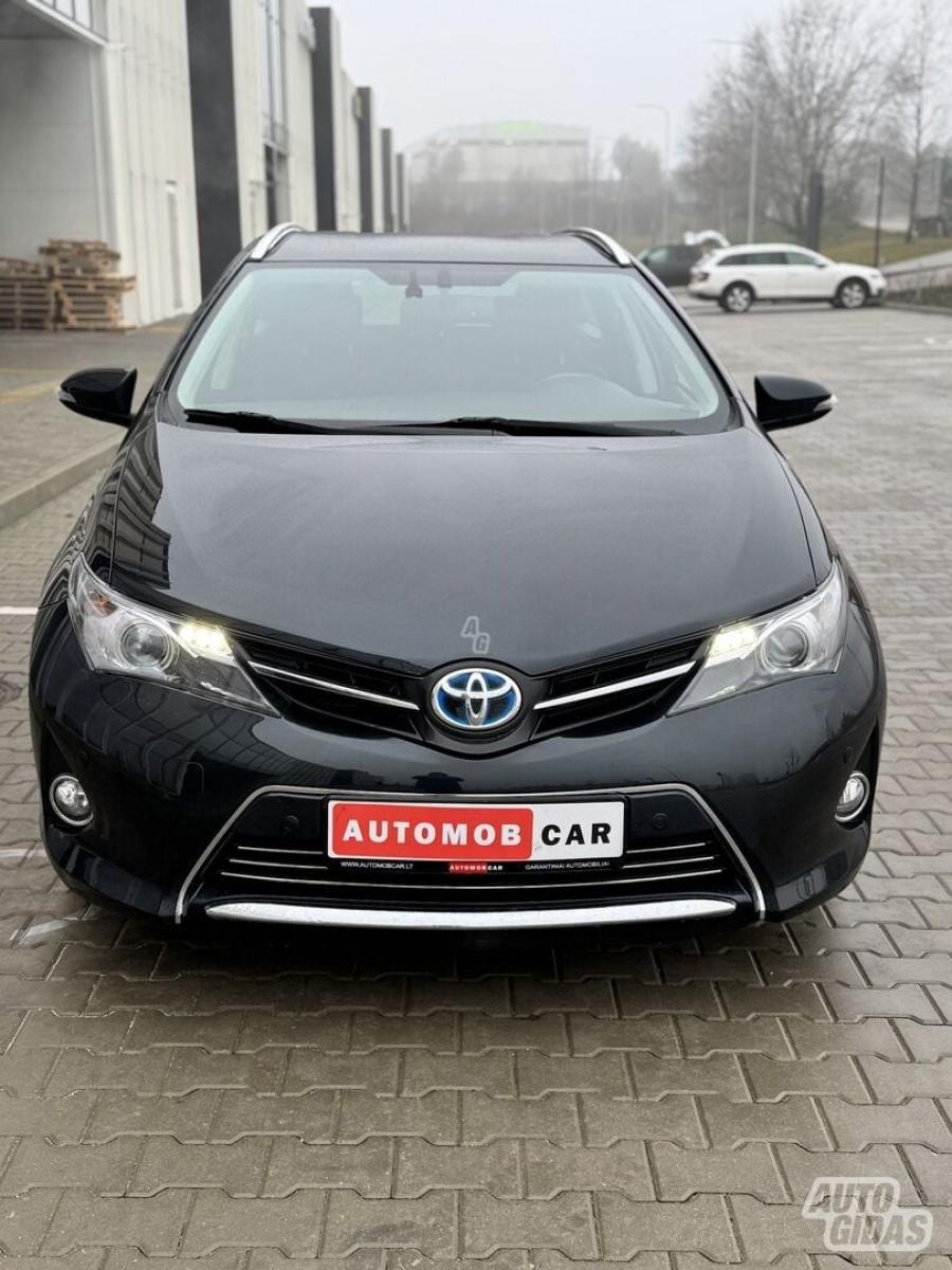 Blue Toyota Auris 2014 in Vilnius, with an engine capacity of 1.80 L and mileage of 175 thousand km for 9250 €, photo 3 on AUTOMOTO.COM.LV