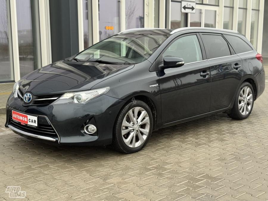 Blue Toyota Auris 2014 in Vilnius, with an engine capacity of 1.80 L and mileage of 175 thousand km for 9250 €, photo 4 on AUTOMOTO.COM.LV
