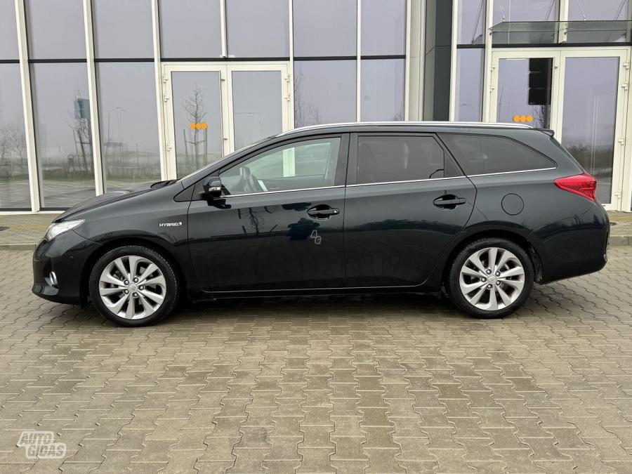 Blue Toyota Auris 2014 in Vilnius, with an engine capacity of 1.80 L and mileage of 175 thousand km for 9250 €, photo 10 on AUTOMOTO.COM.LV