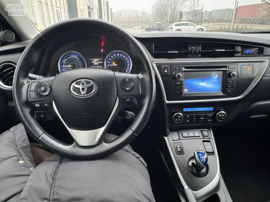 Blue Toyota Auris 2014 in Vilnius, with an engine capacity of 1.80 L and mileage of 175 thousand km for 9250 €, photo 18 on AUTOMOTO.COM.LV
