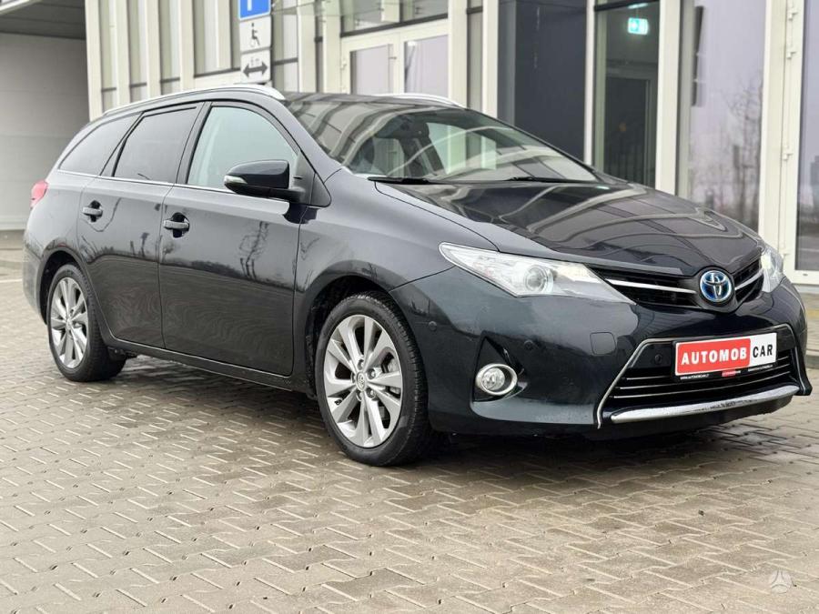 Blue Toyota Auris 2014 in Vilnius, with an engine capacity of 1.80 L and mileage of 175 thousand km for 9250 €, photo 1 on AUTOMOTO.COM.LV