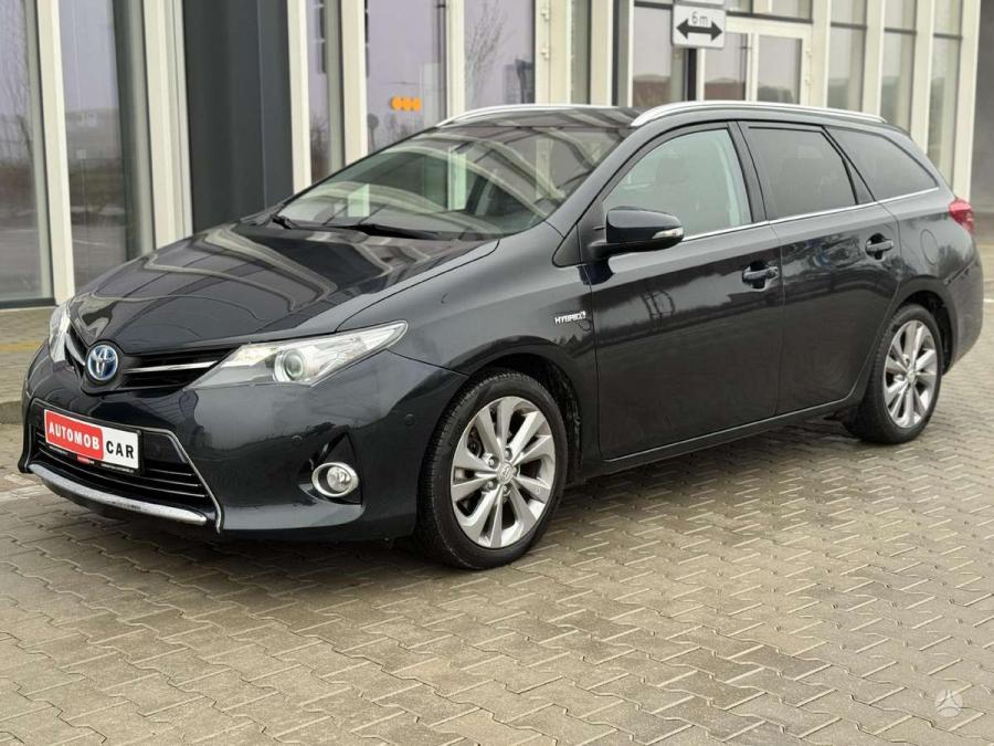 Blue Toyota Auris 2014 in Vilnius, with an engine capacity of 1.80 L and mileage of 175 thousand km for 9250 €, photo 4 on AUTOMOTO.COM.LV