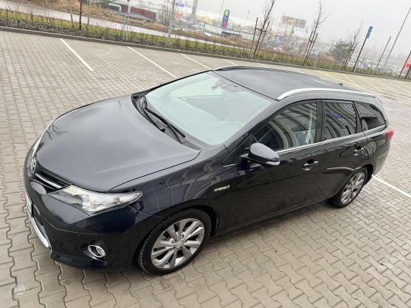 Blue Toyota Auris 2014 in Vilnius, with an engine capacity of 1.80 L and mileage of 175 thousand km for 9250 €, photo 5 on AUTOMOTO.COM.LV