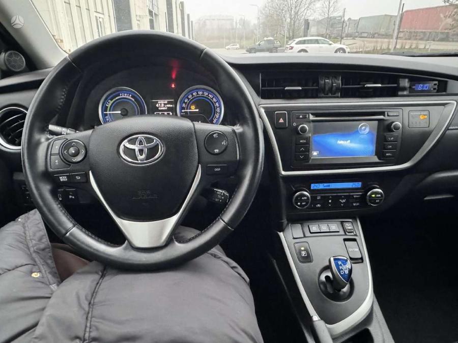 Blue Toyota Auris 2014 in Vilnius, with an engine capacity of 1.80 L and mileage of 175 thousand km for 9250 €, photo 12 on AUTOMOTO.COM.LV