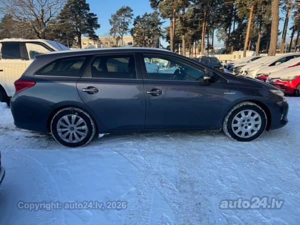 Zils Toyota Auris 2014 Tallina, ar dzinēja tilpumu 1.80 L un nobraukumu 312 tūkst. km par 7500 €, foto 4 vietnē AUTOMOTO.COM.LV