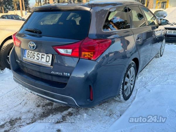 Zils Toyota Auris 2014 Tallina, ar dzinēja tilpumu 1.80 L un nobraukumu 312 tūkst. km par 7500 €, foto 5 vietnē AUTOMOTO.COM.LV