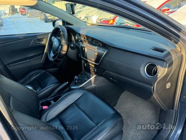 Zils Toyota Auris 2014 Tallina, ar dzinēja tilpumu 1.80 L un nobraukumu 312 tūkst. km par 7500 €, foto 11 vietnē AUTOMOTO.COM.LV