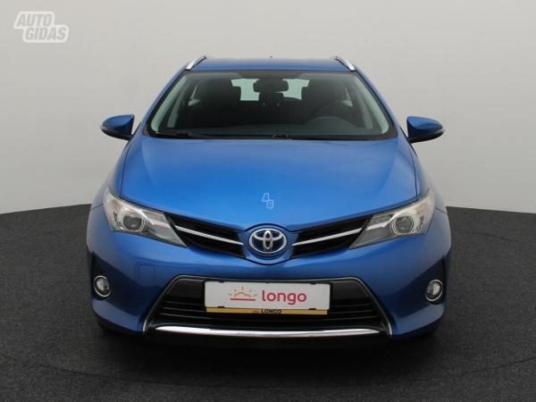 Blue Toyota Auris 2014 in Vilnius, with an engine capacity of 1.80 L and mileage of 230 thousand km for 9499 €, photo 3 on AUTOMOTO.COM.LV