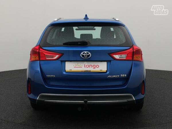 Blue Toyota Auris 2014 in Vilnius, with an engine capacity of 1.80 L and mileage of 230 thousand km for 9499 €, photo 5 on AUTOMOTO.COM.LV
