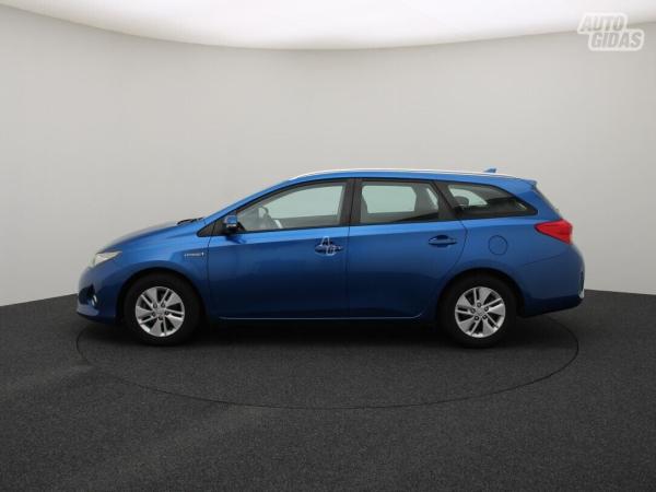 Blue Toyota Auris 2014 in Vilnius, with an engine capacity of 1.80 L and mileage of 230 thousand km for 9499 €, photo 6 on AUTOMOTO.COM.LV