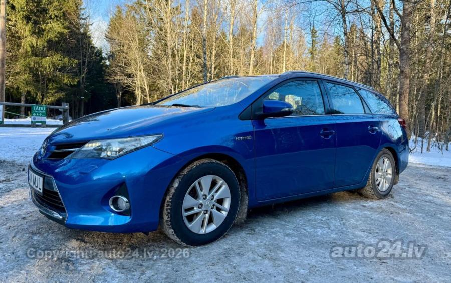Blue Toyota Auris 2014 in Tallinn, with an engine capacity of 1.80 L and mileage of 174 thousand km for 9500 €, photo 1 on AUTOMOTO.COM.LV