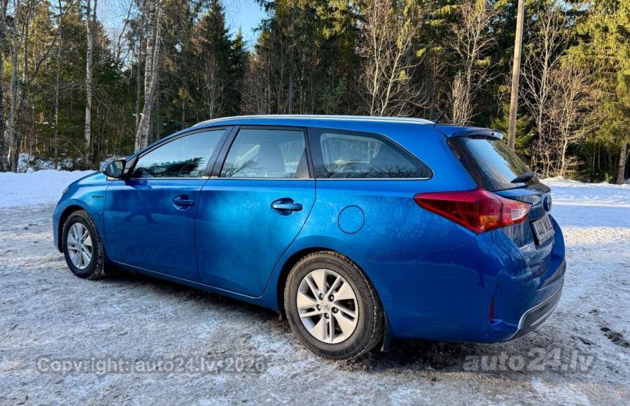Blue Toyota Auris 2014 in Tallinn, with an engine capacity of 1.80 L and mileage of 174 thousand km for 9500 €, photo 3 on AUTOMOTO.COM.LV