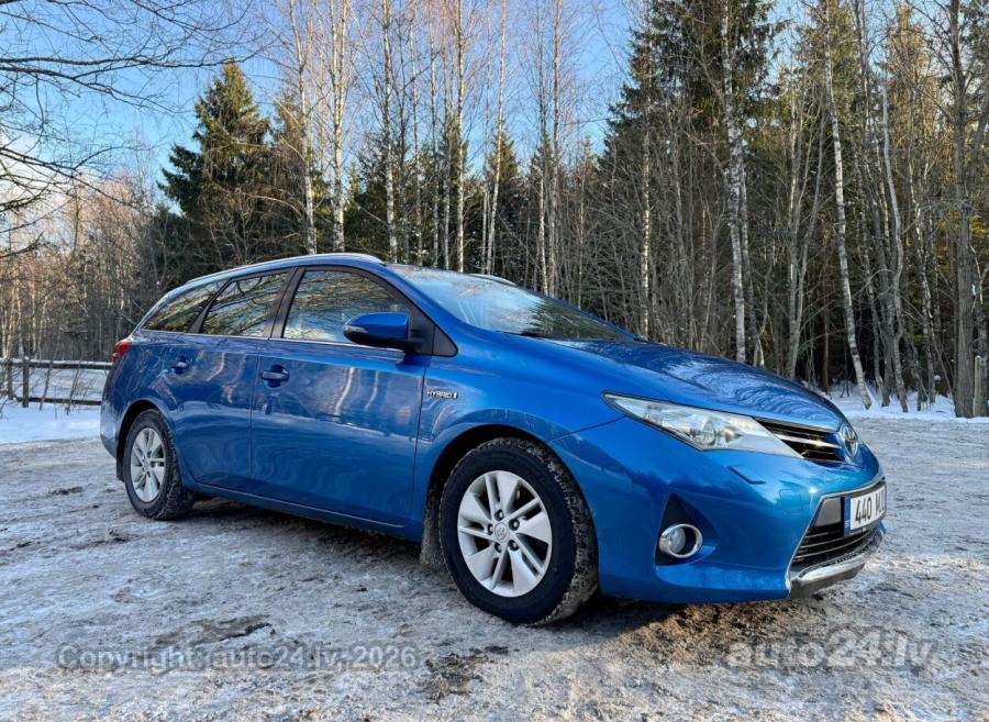 Blue Toyota Auris 2014 in Tallinn, with an engine capacity of 1.80 L and mileage of 174 thousand km for 9500 €, photo 4 on AUTOMOTO.COM.LV