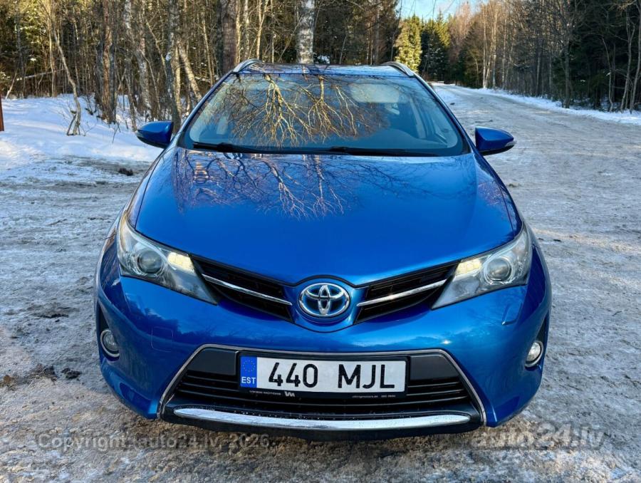 Blue Toyota Auris 2014 in Tallinn, with an engine capacity of 1.80 L and mileage of 174 thousand km for 9500 €, photo 7 on AUTOMOTO.COM.LV