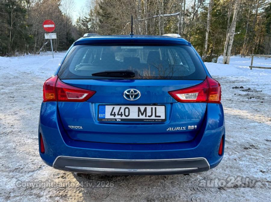 Blue Toyota Auris 2014 in Tallinn, with an engine capacity of 1.80 L and mileage of 174 thousand km for 9500 €, photo 8 on AUTOMOTO.COM.LV