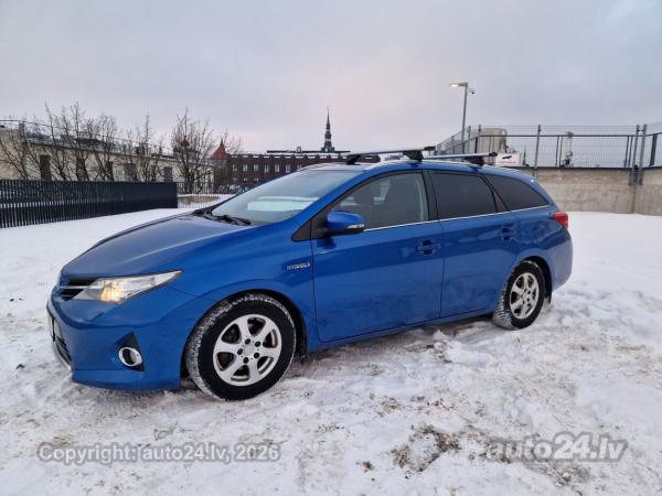 Blue Toyota Auris 2014 in Tallinn, with an engine capacity of 1.80 L and mileage of 195 thousand km for 8900 €, photo 1 on AUTOMOTO.COM.LV