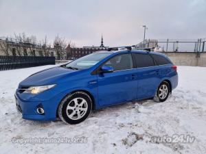 Zils Toyota Auris 2014 Tallina, ar dzinēja tilpumu 1.80 L un nobraukumu 195 tūkst. km par 8900 €, foto  vietnē AUTOMOTO.COM.LV