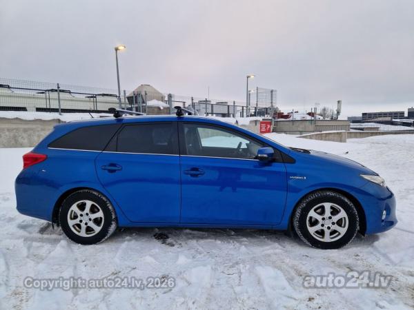 Blue Toyota Auris 2014 in Tallinn, with an engine capacity of 1.80 L and mileage of 195 thousand km for 8900 €, photo 3 on AUTOMOTO.COM.LV