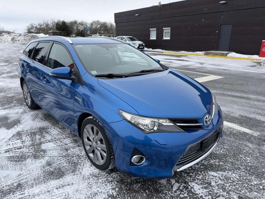 Zils Toyota Auris 2014 Viļņa, ar dzinēja tilpumu 1.80 L un nobraukumu 249 tūkst. km par 7950 €, foto 3 vietnē AUTOMOTO.COM.LV