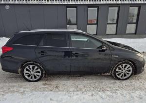 Blue Toyota Auris 2014 in Panevezys, with an engine capacity of 1.80 L and mileage of 248 thousand km for 7499 €, photo 6 on AUTOMOTO.COM.LV