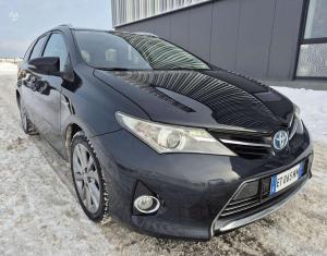 Blue Toyota Auris 2014 in Panevezys, with an engine capacity of 1.80 L and mileage of 248 thousand km for 7499 €, photo 7 on AUTOMOTO.COM.LV