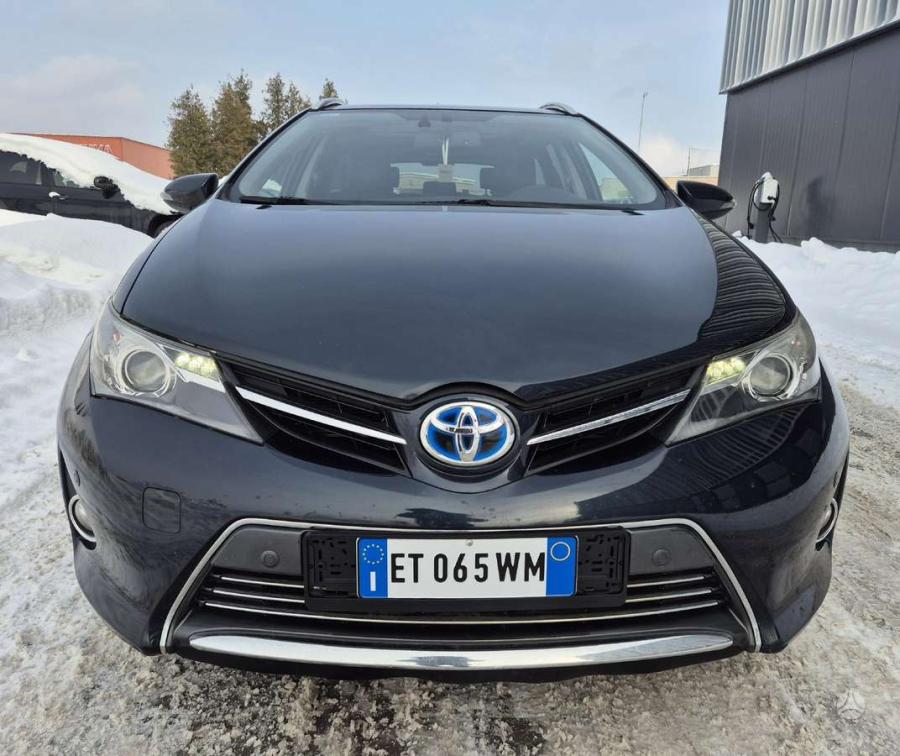 Blue Toyota Auris 2014 in Panevezys, with an engine capacity of 1.80 L and mileage of 248 thousand km for 7499 €, photo 8 on AUTOMOTO.COM.LV