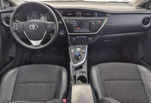 Blue Toyota Auris 2014 in Panevezys, with an engine capacity of 1.80 L and mileage of 248 thousand km for 7499 €, photo 9 on AUTOMOTO.COM.LV