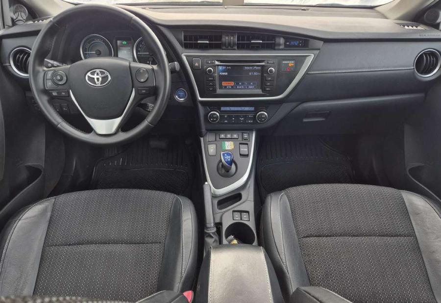 Blue Toyota Auris 2014 in Panevezys, with an engine capacity of 1.80 L and mileage of 248 thousand km for 7499 €, photo 9 on AUTOMOTO.COM.LV