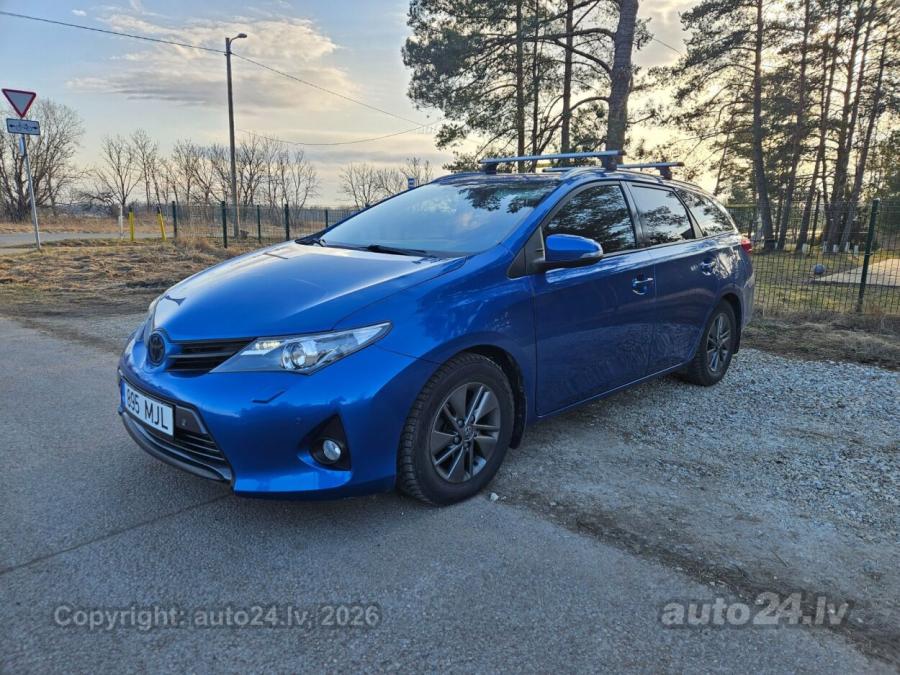 Zils Toyota Auris 2014 Tallina, ar dzinēja tilpumu 1.80 L un nobraukumu 270 tūkst. km par 8900 €, foto 1 vietnē AUTOMOTO.COM.LV