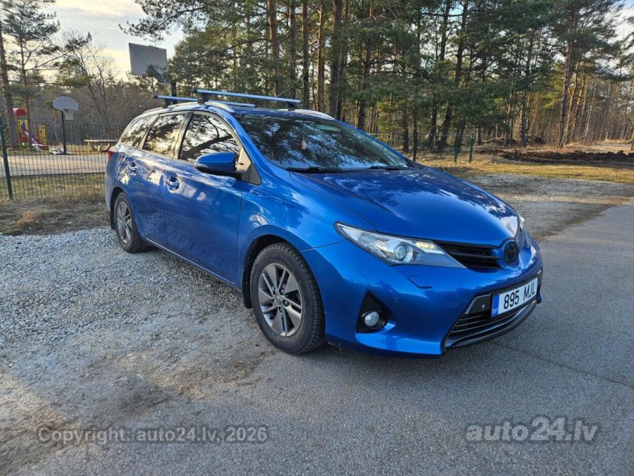 Zils Toyota Auris 2014 Tallina, ar dzinēja tilpumu 1.80 L un nobraukumu 270 tūkst. km par 8900 €, foto 2 vietnē AUTOMOTO.COM.LV
