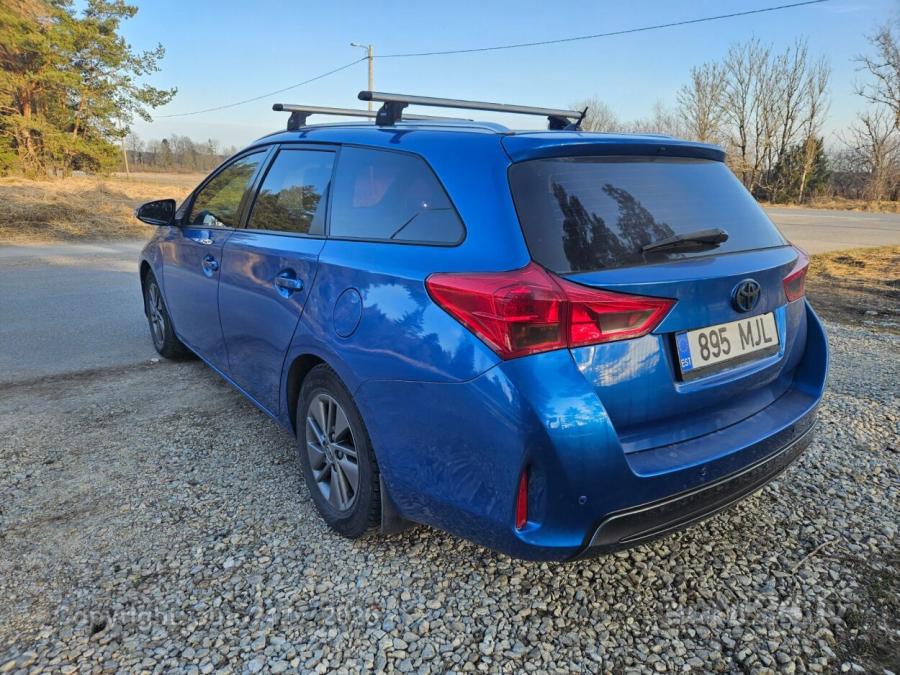 Zils Toyota Auris 2014 Tallina, ar dzinēja tilpumu 1.80 L un nobraukumu 270 tūkst. km par 8900 €, foto 4 vietnē AUTOMOTO.COM.LV
