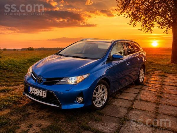 Zils Toyota Auris 2014 Rīga, ar dzinēja tilpumu 1.60 L un nobraukumu 154 tūkst. km par 7500 €, foto 1 vietnē AUTOMOTO.COM.LV