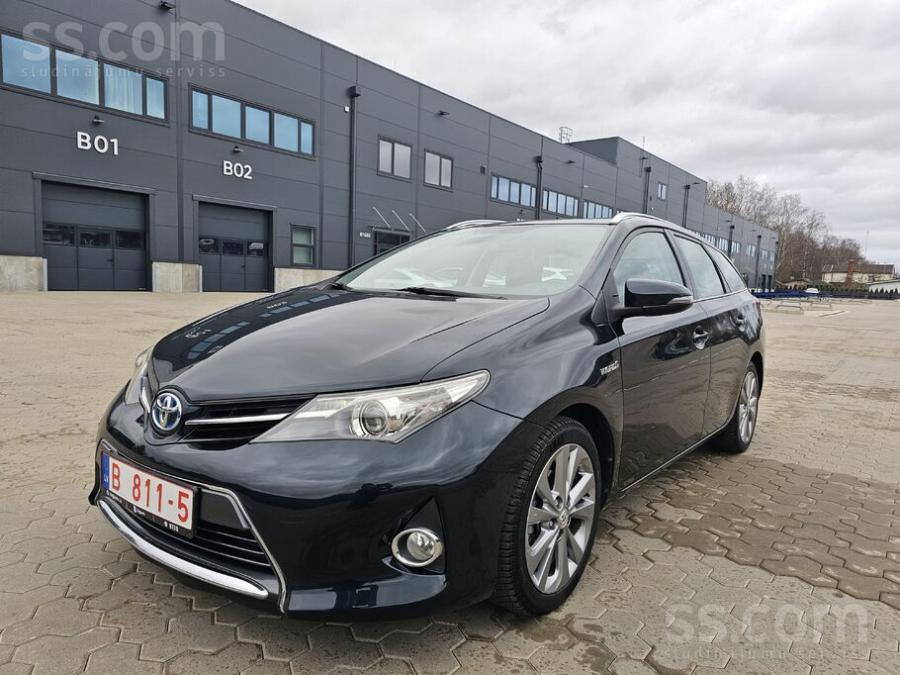 Zils Toyota Auris 2014 Rīga, ar dzinēja tilpumu 1.80 L un nobraukumu 285 tūkst. km par 5990 €, foto 3 vietnē AUTOMOTO.COM.LV