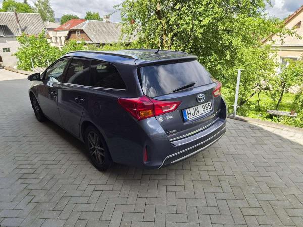 Blue Toyota Auris 2014 in Vilnius, with an engine capacity of 1.80 L and mileage of 248 thousand km for 7700 €, photo 1 on AUTOMOTO.COM.LV