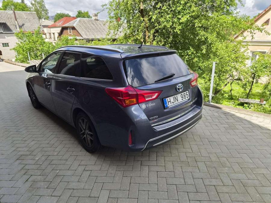 Blue Toyota Auris 2014 in Vilnius, with an engine capacity of 1.80 L and mileage of 248 thousand km for 7700 €, photo 1 on AUTOMOTO.COM.LV