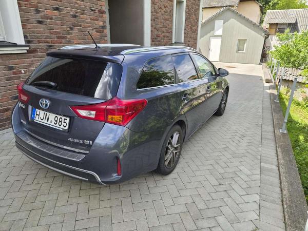 Blue Toyota Auris 2014 in Vilnius, with an engine capacity of 1.80 L and mileage of 248 thousand km for 7700 €, photo 2 on AUTOMOTO.COM.LV