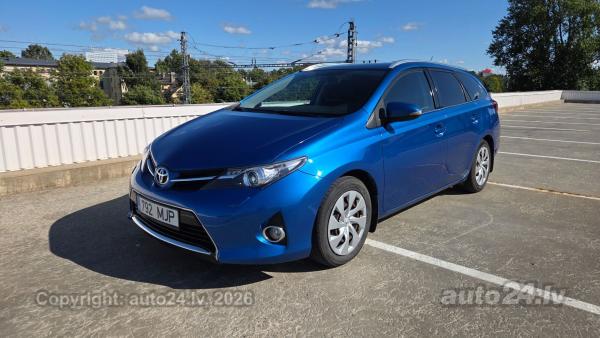 Blue Toyota Auris 2014 in Tallinn, with an engine capacity of 1.60 L and mileage of 234 thousand km for 5990 €, photo 1 on AUTOMOTO.COM.LV