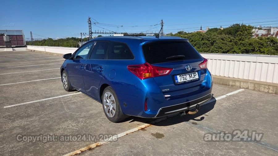 Blue Toyota Auris 2014 in Tallinn, with an engine capacity of 1.60 L and mileage of 234 thousand km for 5990 €, photo 4 on AUTOMOTO.COM.LV