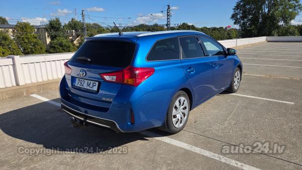 Blue Toyota Auris 2014 in Tallinn, with an engine capacity of 1.60 L and mileage of 234 thousand km for 5990 €, photo 4 on AUTOMOTO.COM.LV