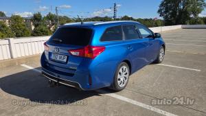 Blue Toyota Auris 2014 in Tallinn, with an engine capacity of 1.60 L and mileage of 234 thousand km for 5990 €, photo 5 on AUTOMOTO.COM.LV