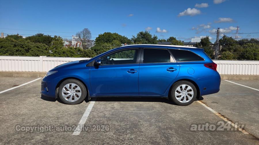 Blue Toyota Auris 2014 in Tallinn, with an engine capacity of 1.60 L and mileage of 234 thousand km for 5990 €, photo 8 on AUTOMOTO.COM.LV
