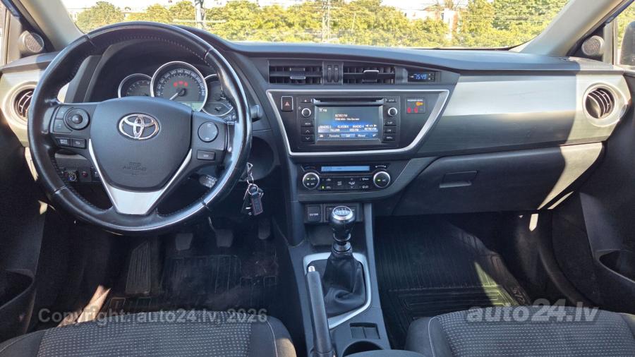 Blue Toyota Auris 2014 in Tallinn, with an engine capacity of 1.60 L and mileage of 234 thousand km for 5990 €, photo 10 on AUTOMOTO.COM.LV