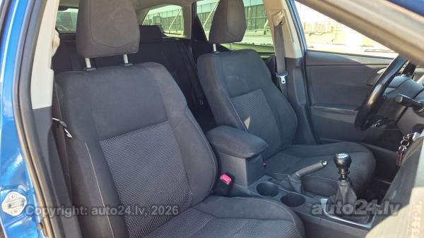 Blue Toyota Auris 2014 in Tallinn, with an engine capacity of 1.60 L and mileage of 234 thousand km for 5990 €, photo 10 on AUTOMOTO.COM.LV