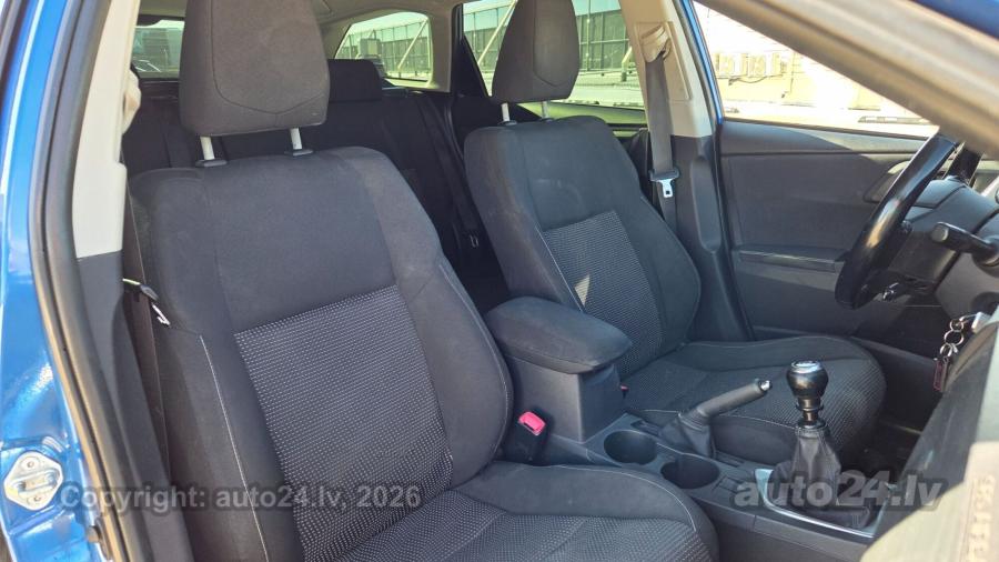 Blue Toyota Auris 2014 in Tallinn, with an engine capacity of 1.60 L and mileage of 234 thousand km for 5990 €, photo 11 on AUTOMOTO.COM.LV
