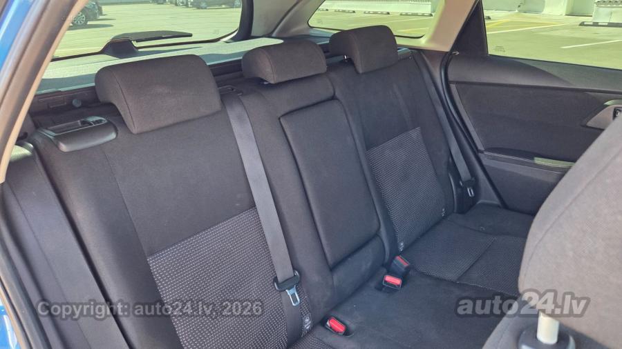 Blue Toyota Auris 2014 in Tallinn, with an engine capacity of 1.60 L and mileage of 234 thousand km for 5990 €, photo 12 on AUTOMOTO.COM.LV