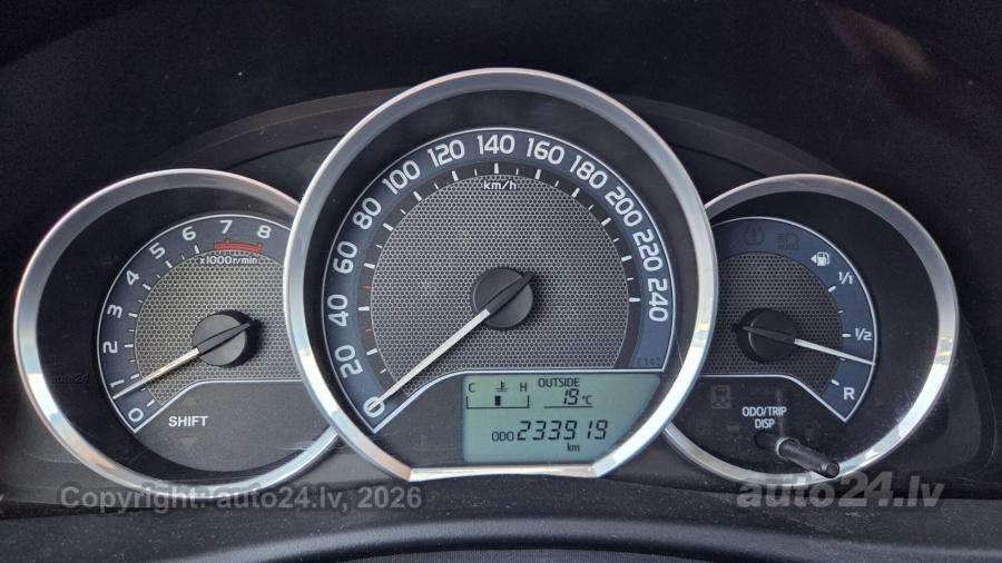 Blue Toyota Auris 2014 in Tallinn, with an engine capacity of 1.60 L and mileage of 234 thousand km for 5990 €, photo 16 on AUTOMOTO.COM.LV